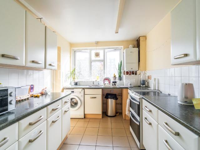 Wenlock Street, Islington, London N1, 3 bed flat to rent, £2,400 pcm | PrimeLocation
