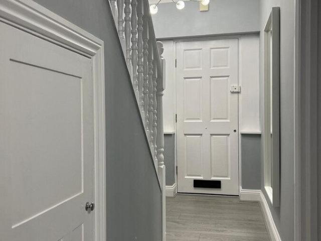 Wennington Road, RAINHAM 4 bed semi detached house to rent £2,450 pcm £565 pw