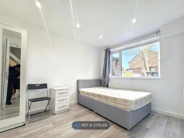 Wensleydale, Luton LU2, Room to rent, £660 pcm | PrimeLocation