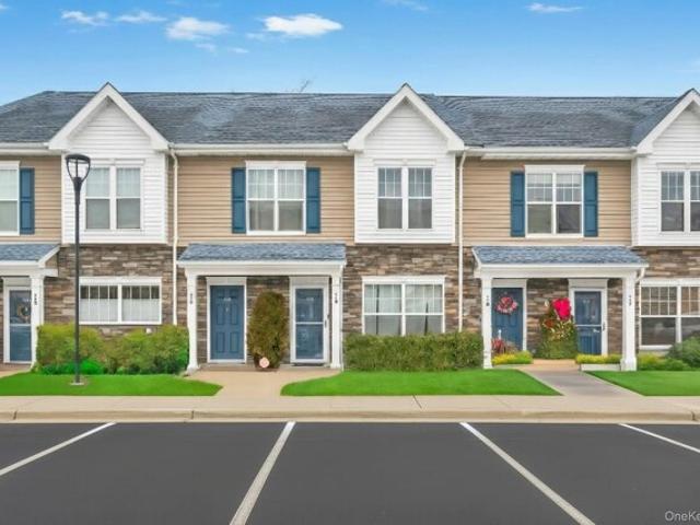 Weatherby Ln, Central Islip, Condo For Sale
