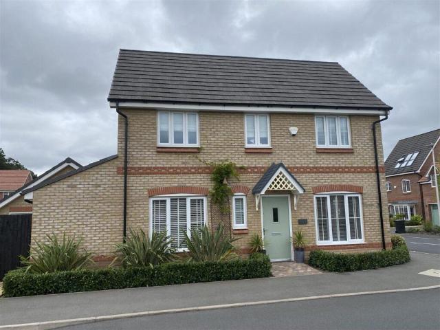Weaver Grove, Shifnal 3 bed detached house to rent £1,550 pcm £358 pw