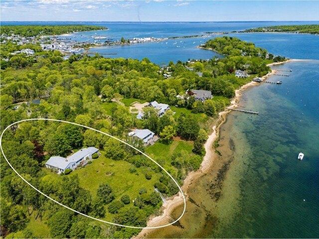 Weaver Ln, Tisbury, Home For Sale