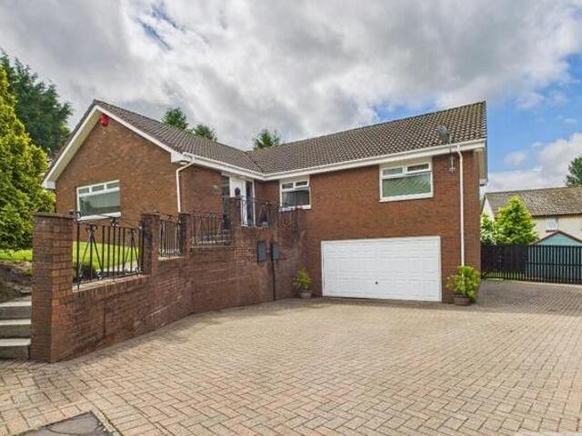 Weaver Place, Gardenhall, 3 Bedroom Detached