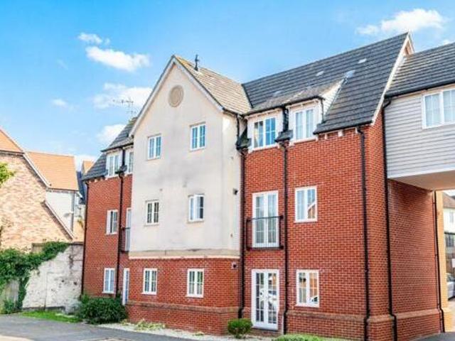 Weavers Close, Dunmow, 2 Bedroom Flat