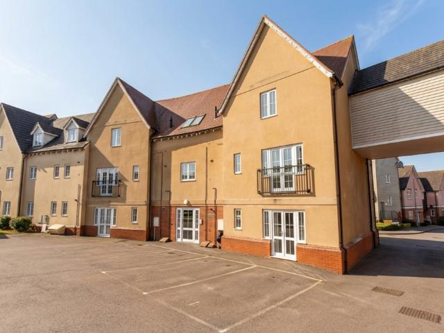 Weavers Close, Essex CM6 2 bed apartment to rent £1,275 pcm £294 pw
