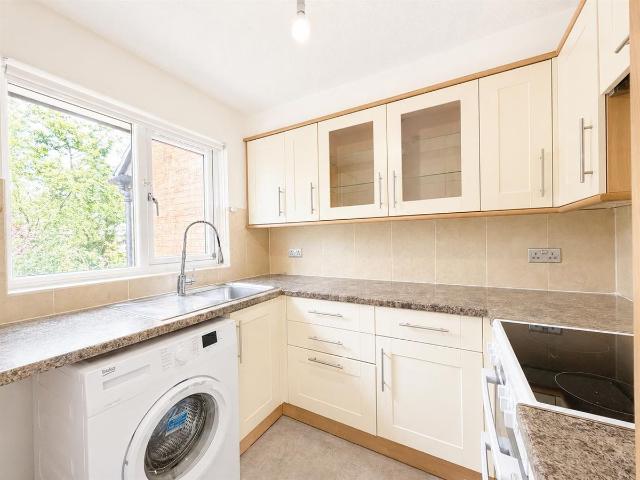 Weavers Close, Isleworth TW7, 2 bed maisonette to rent, £1,750 pcm | PrimeLocation