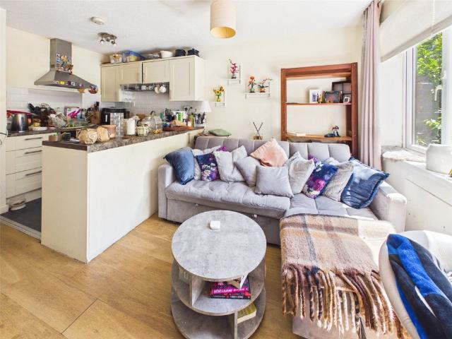 Weavers Close, Isleworth, Middlesex, TW7