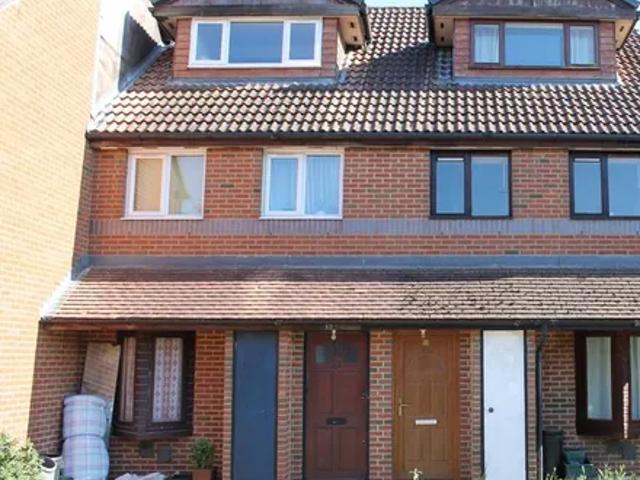 Weavers Close, London, TW7 6EH, United Kingdom | 2 bed apartment for rent #140399731 | Rentberry