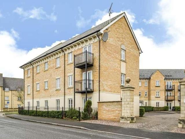 Weavers Court, Carterton, OX18