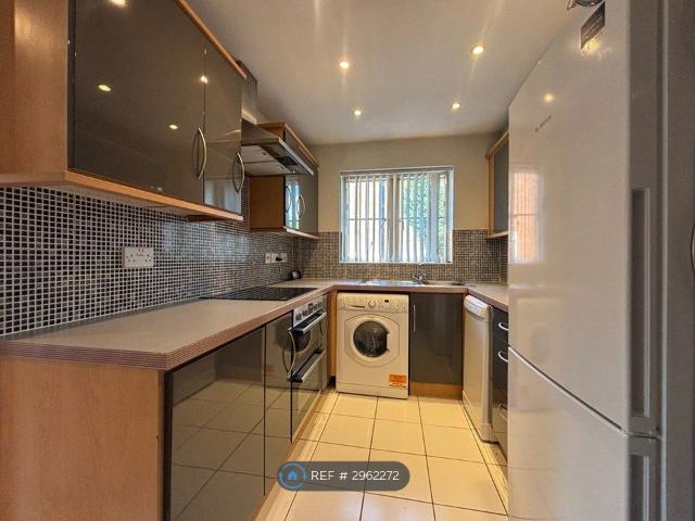 Weavers Court, Hinckley LE10, 2 bed flat to rent, £1,100 pcm | PrimeLocation