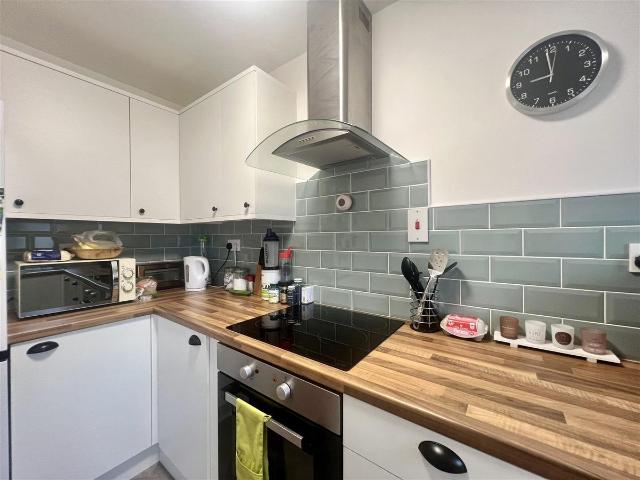 Weavers Court, Pudsey, Leeds LS28, 2 bed flat to rent, £850 pcm | PrimeLocation