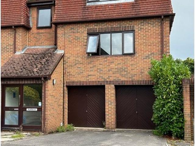 Weavers Court, Wokingham RG40, 1 bed flat to rent, £1,300 pcm | PrimeLocation