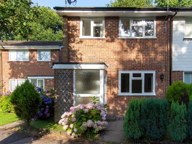 Wealden Way, Haywards Heath 2 bed terraced house to rent £1,425 pcm £329 pw