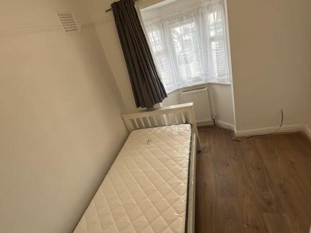 Wealdstone HA3, Room to rent, £700 pcm | PrimeLocation