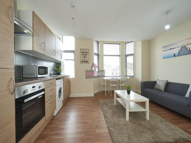 Weaste Lane, Salford M5, 2 bed flat to rent, £800 pcm | PrimeLocation