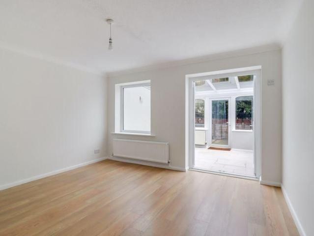Webb Close Bagshot GU19 5QP
