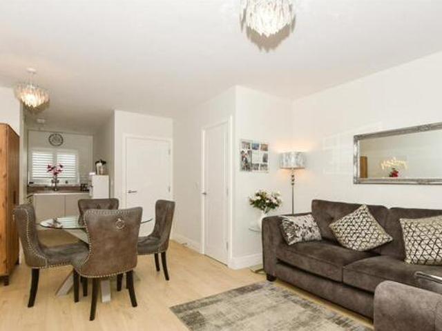 Webber Street, Horley, 3 Bedroom Semi detached