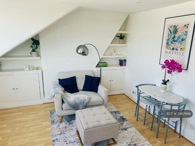 Webb's Road, London, SW11 1 bed flat to rent £1,750 pcm £404 pw