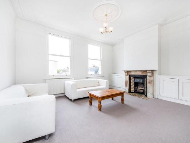 Webbs Road, SW11, Between the. 2 bed maisonette to rent £3,000 pcm £692 pw