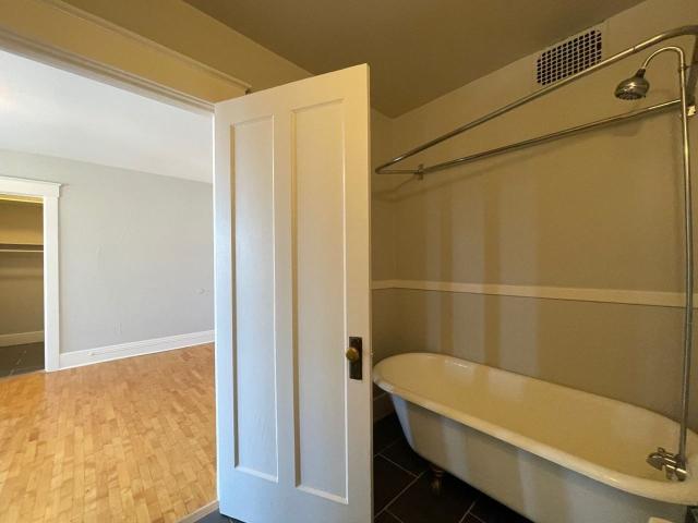 Webster Apartments Studio Apartment for Rent at 629 St Helens Ave, Tacoma, WA 98402 New Tacoma