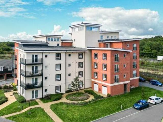 Webster Close, Jennett´s Park, 1 Bedroom Apartment