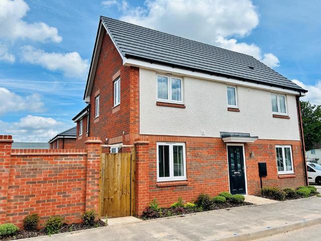 Webster Drive, Derby 3 bed semi detached house to rent £1,695 pcm £391 pw