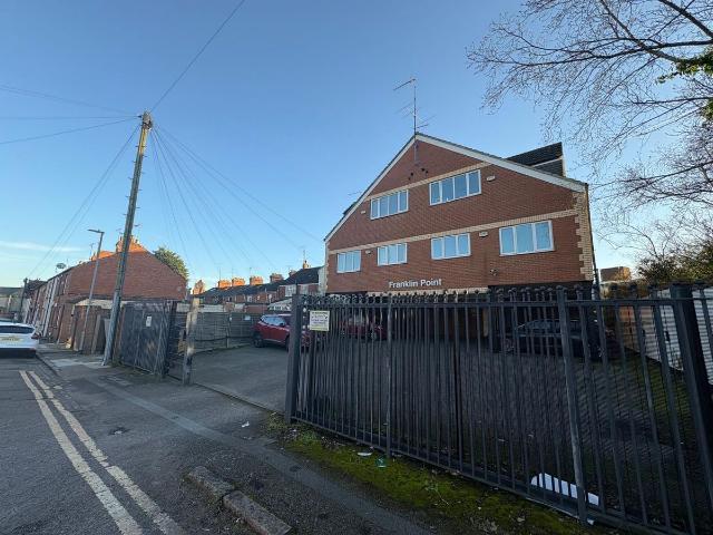 Weedon Road, Northampton NN5, 2 bed flat to rent, £1,000 pcm | PrimeLocation