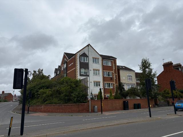 Weedon Road, Northampton NN5, 2 bed flat to rent, £1,175 pcm | PrimeLocation