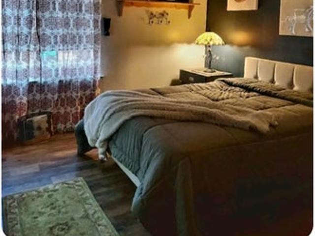 Weekday Room for Professional – Mon–Fri Only