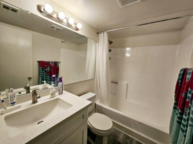 Weekly or monthly private room in Hollywood
