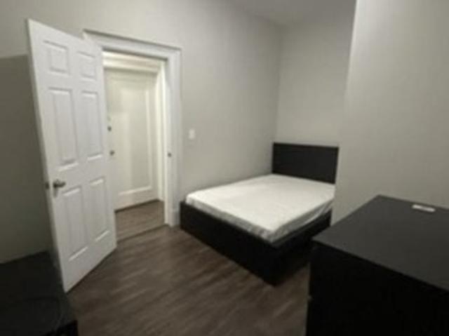 weekly rooms $225 a week