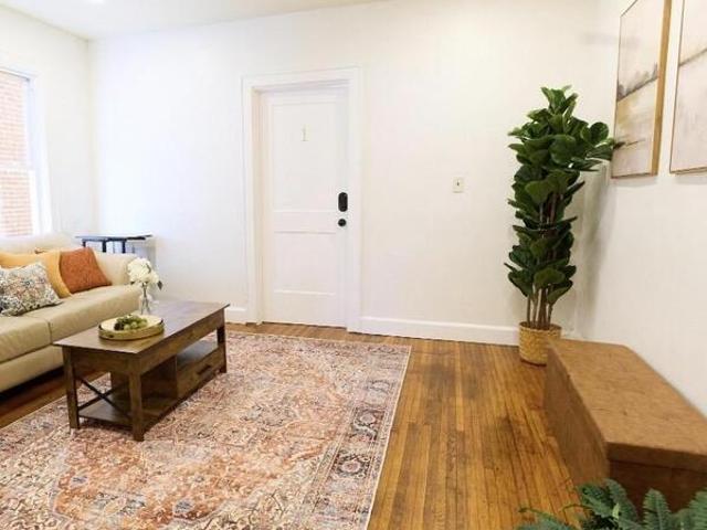 Weinland Park Home, a 2 minute walk to transit stop N 4th St & E 9th Ave