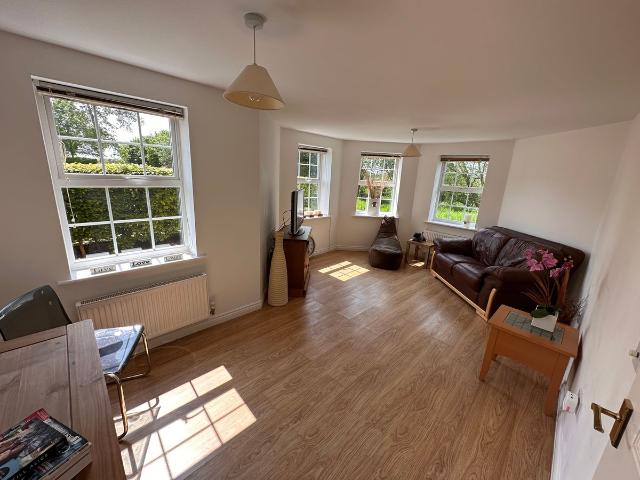 Weir Close, Wigston LE18, 2 bed flat to rent, £1,000 pcm | PrimeLocation