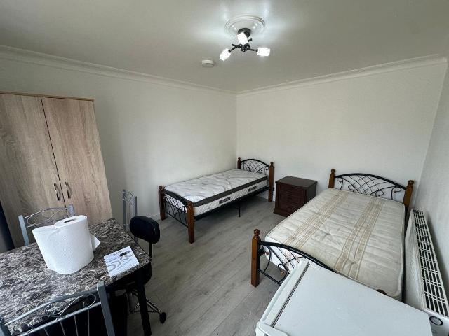 Weir Hall Road, Edmonton N18, Room to rent, £800 pcm | PrimeLocation