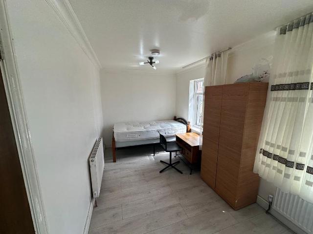 Weir Hall Road, Edmonton N18, Room to rent, £900 pcm | PrimeLocation