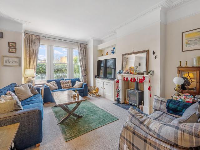 Weir Road, London, SW12 6 bed terraced house to rent £5,750 pcm £1,327 pw