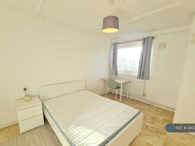 Weir Road, London, 2 Bedroom Flat