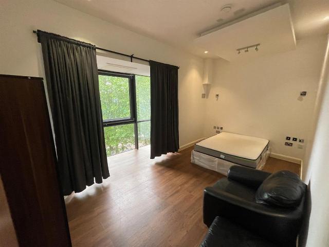 Weir Road, Wimbledon SW19, 1 bed flat to rent, £1,400 pcm | PrimeLocation
