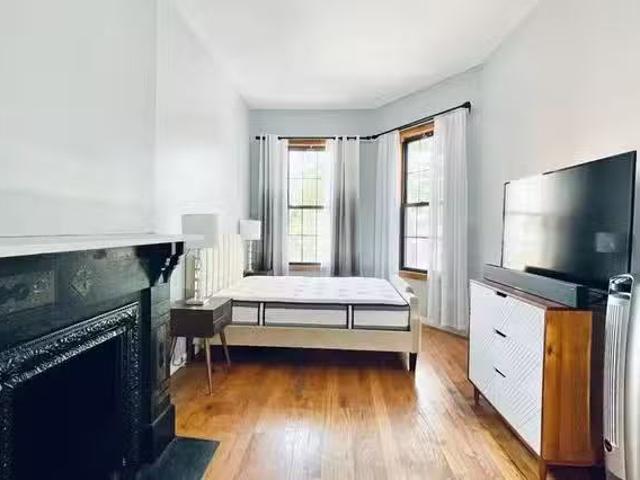 Weirfield St, Brooklyn, NY