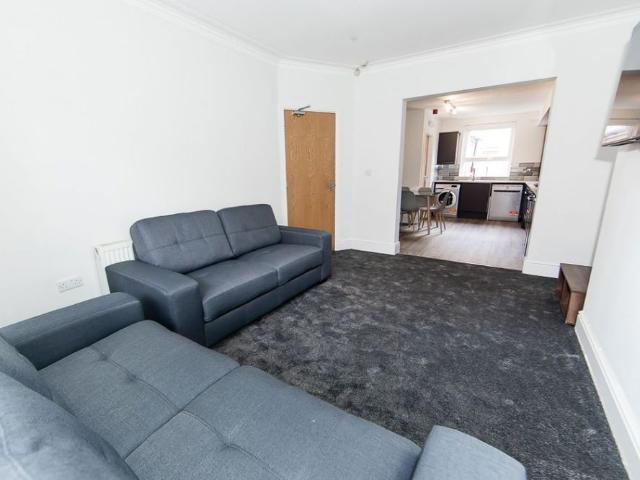 Welton Mount, Hyde Park, Leeds