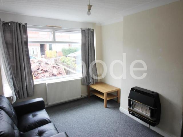 Welton Mount, Hyde Park, Leeds 3 bed house to rent £1,274 pcm £294 pw