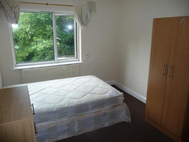 Welton mount hyde park 3 bed house to rent £1,529 pcm £353 pw