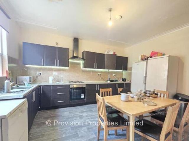 Welton Mount, Hyde Park, 6 Bedroom Terraced