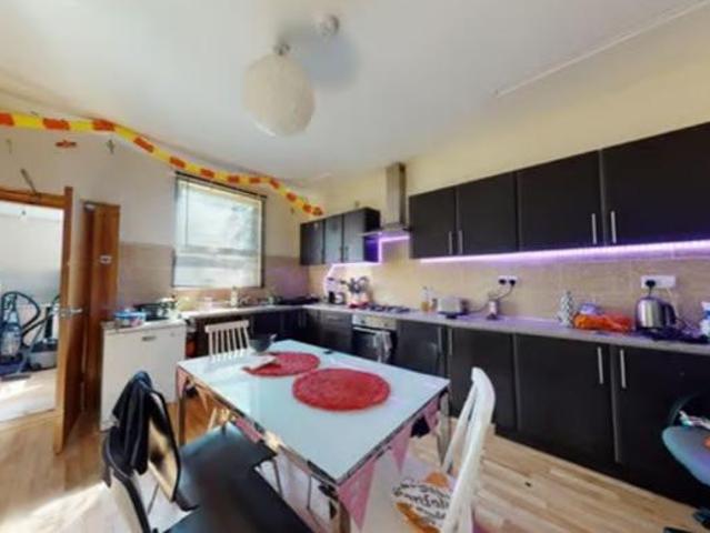 Welton Mount, Hyde Park, 6 Bedroom Terraced