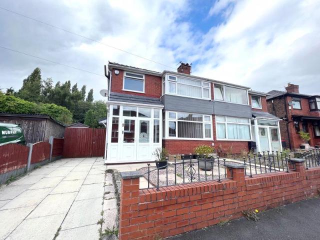 Welwyn Drive, Salford 3 bed semi detached house to rent £1,395 pcm £322 pw