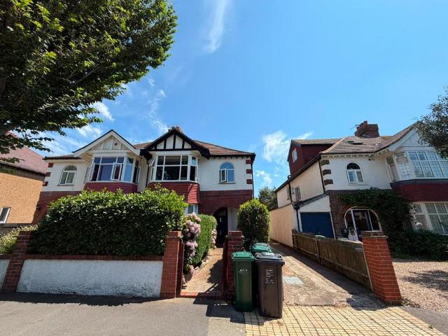 Welbeck Avenue, Hove 2 bed flat to rent £1,750 pcm £404 pw