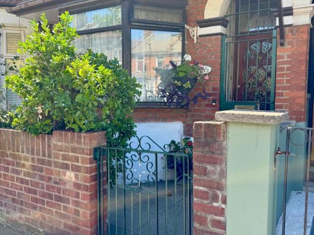 Welbeck Road, London E6 2 bed terraced house to rent £2,300 pcm £531 pw