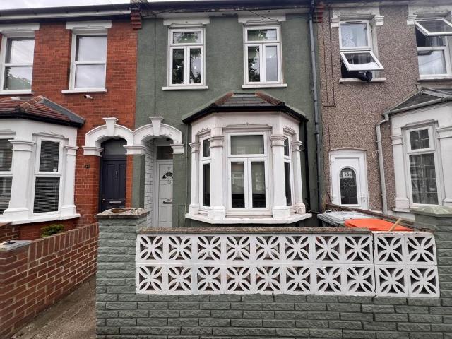 Welbeck Road, London, E6 3 bed terraced house to rent £2,400 pcm £554 pw
