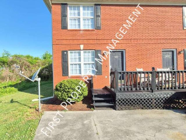 SPRING INCENTIVE HALF OFF FIRST MONTH'S RENT AND HALF OFF SECURITY DEPOSIT Welcome Home! 3151 S Willow Springs Duplex