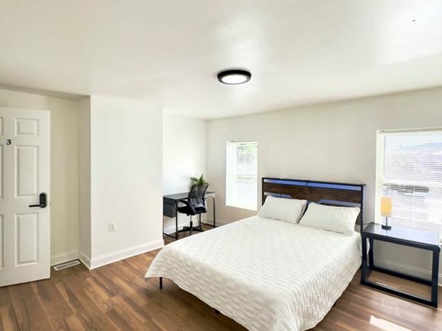 Welcome Home – 5⭐ Private Room Near Hollins Marke
